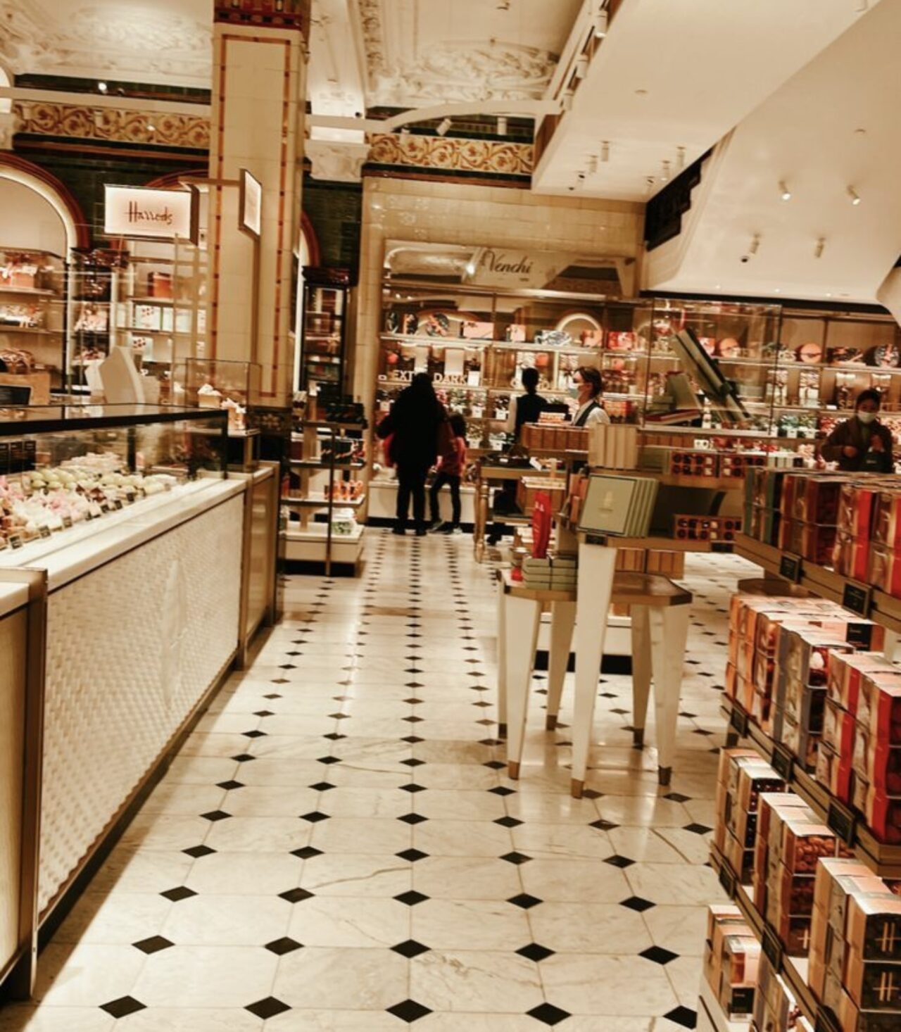 The Famous Harrods Of London - SAXS