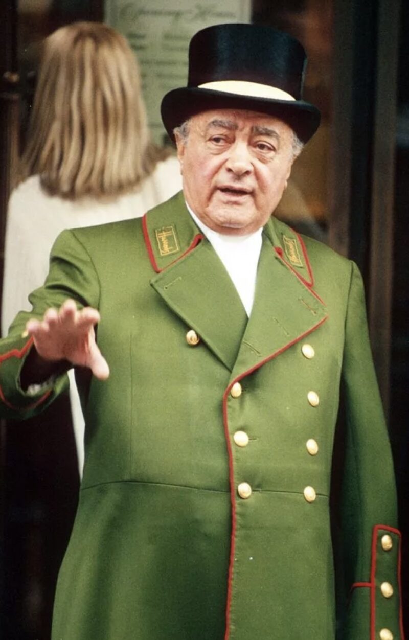 The Famous Harrods Of London - SAXS